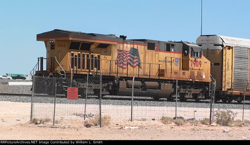 EB Manifest Frt at Maule Ave -134